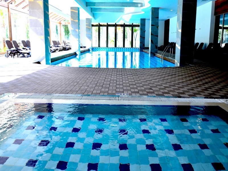 PORT SIDE RESORT SIDE