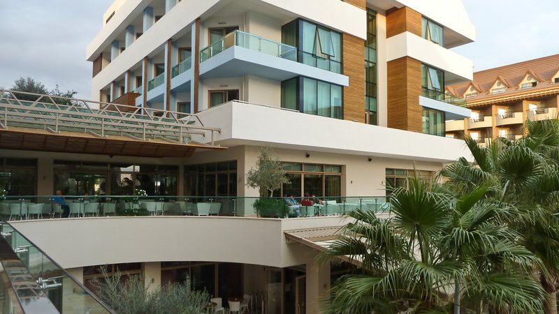 PORT SIDE RESORT SIDE