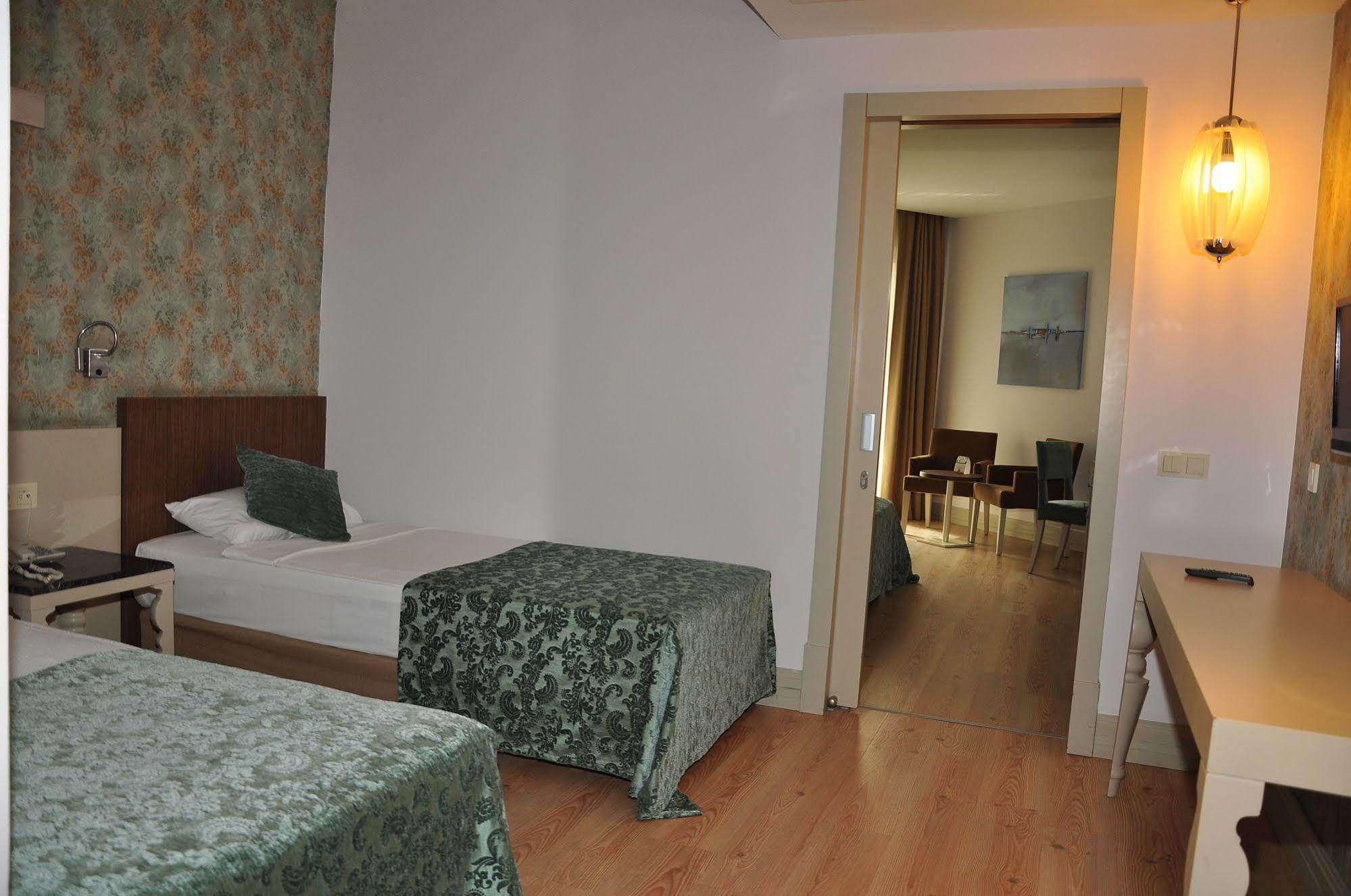 PORT SIDE RESORT SIDE